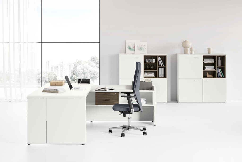 Delta Executive Desk by LAS - Offispace